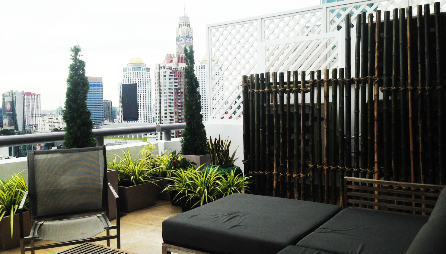 Need a New Tenant? Sort out the Balcony Garden! - Thai Garden Design