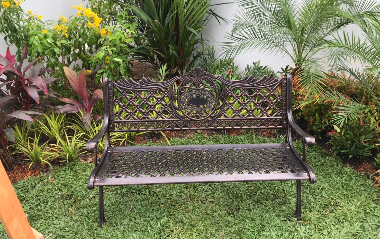 Lovely Urban Garden in Patta Village, Pattaya - Thai Garden Design